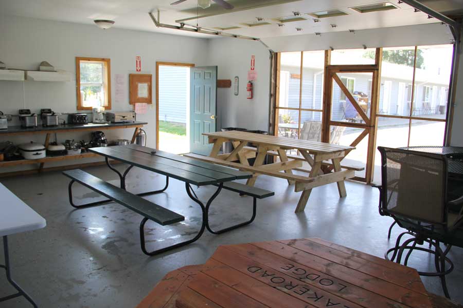 Fish Cleaning & Community Cooking Facilities | Lakeroad Lodge